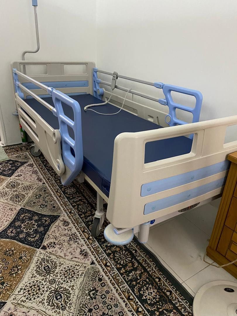 Piyatech Electric Hospital Bed + Free Air Mattress and Pump, Furniture & Home Living, Furniture ...