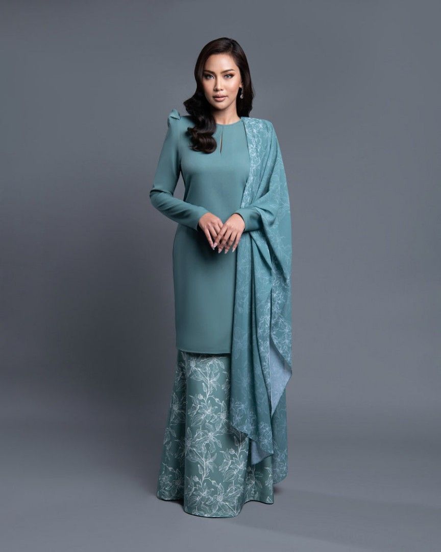 Rizman Ruzaini Baju Kurung Modern Flora Shawl Set in Sage Green, Women ...