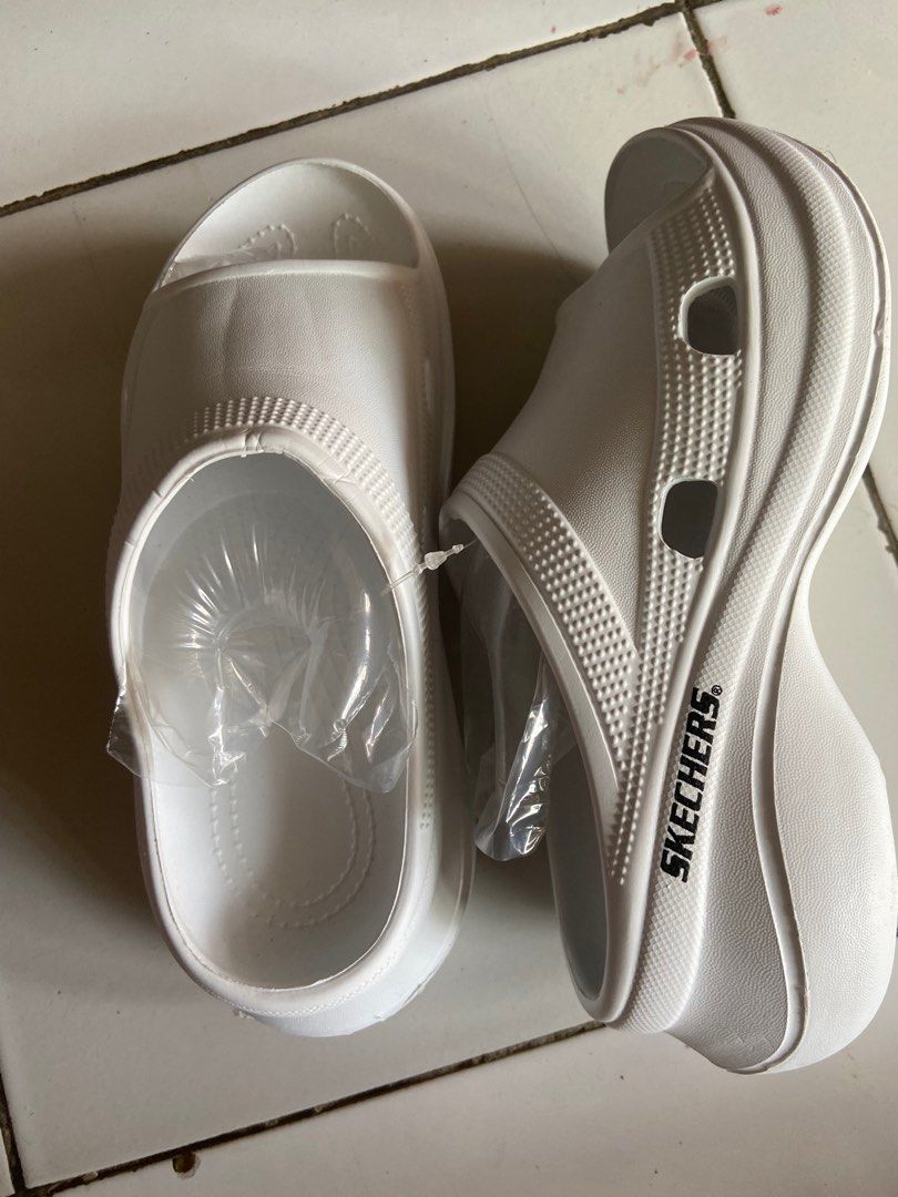 Sandak skechers putih ORI, Fesyen Wanita, Sepatu di Carousell