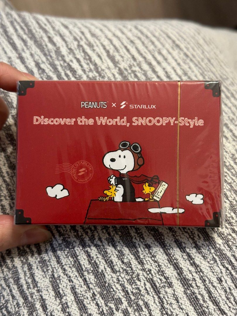 Starlux Peanuts Snoopy play card 星宇航空 史努比 撲克牌, 興趣及遊戲, 玩具 & 遊戲類 - Carousell
