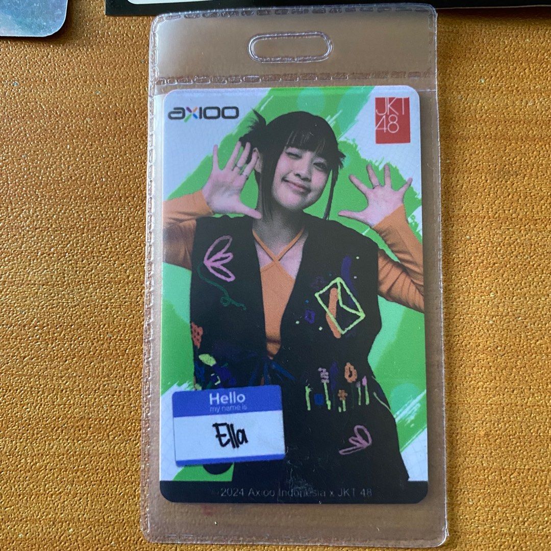 Sticker dan photo card jkt48 ella, Toys & Collectibles, Lainnya di ...
