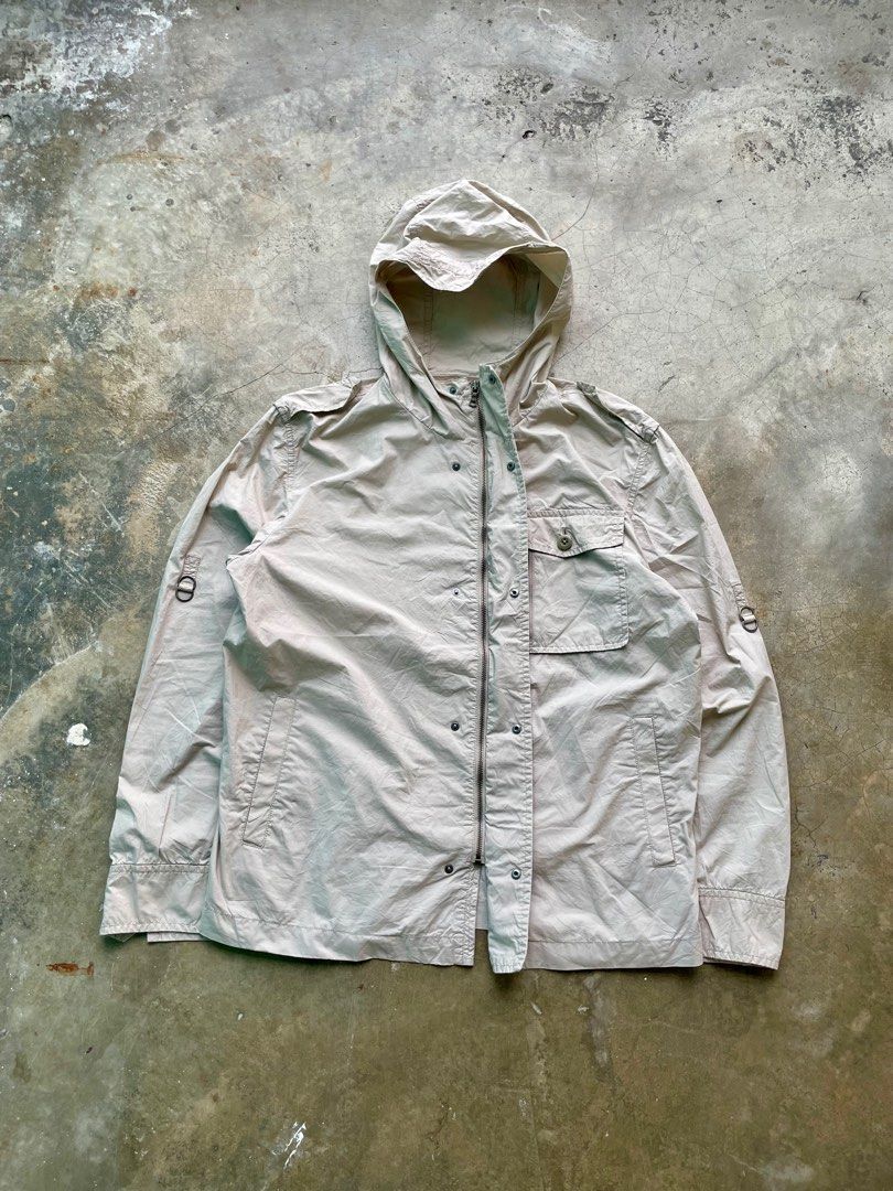 Winbreaker Uniqlo, Men's Fashion, Activewear on Carousell