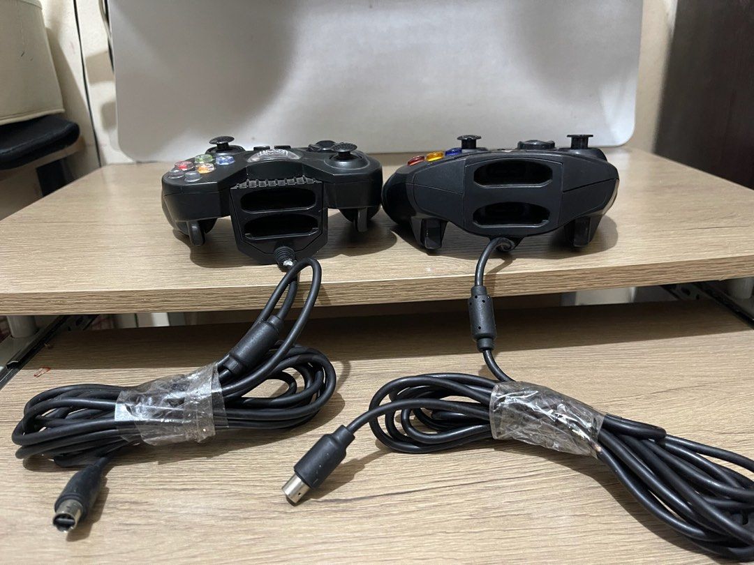Xbox wired controllers 1st gen atomic play and venom brand, Video ...