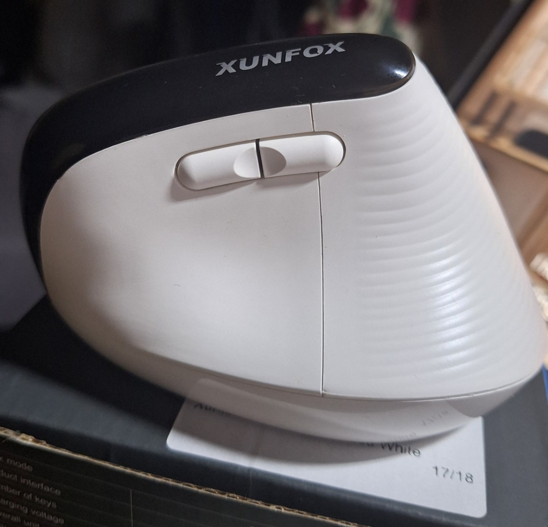 Xunfox H5 Ergonomic Wireless Mouse, Computers & Tech, Parts ...