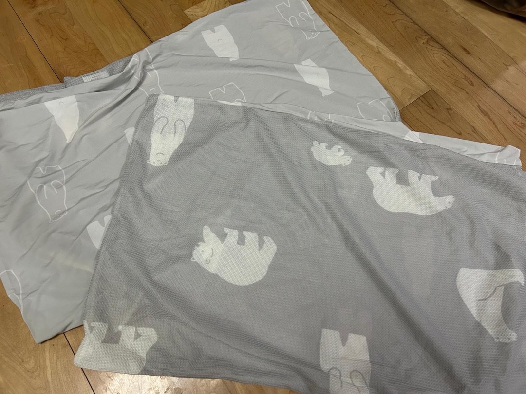 $40/對. Nitori 北極熊被套 [一面華夫格, 一面涼感] (63 x 43cm), 傢俬＆家居, 床具浴巾 - Carousell