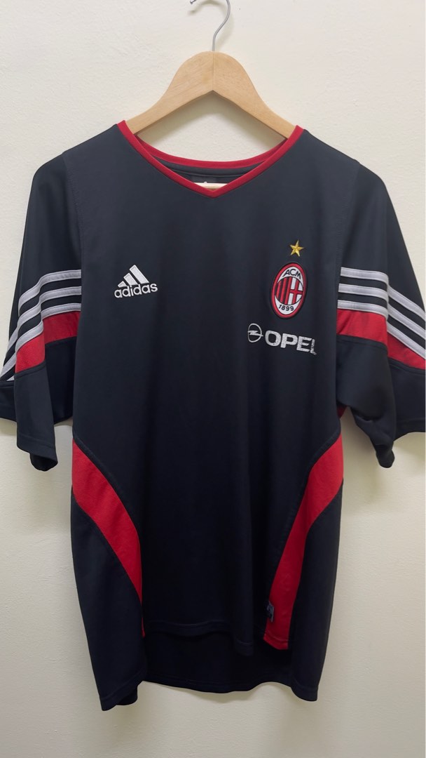 AC MILAN TRAINING KIT 2003/2004, Men's Fashion, Activewear on Carousell