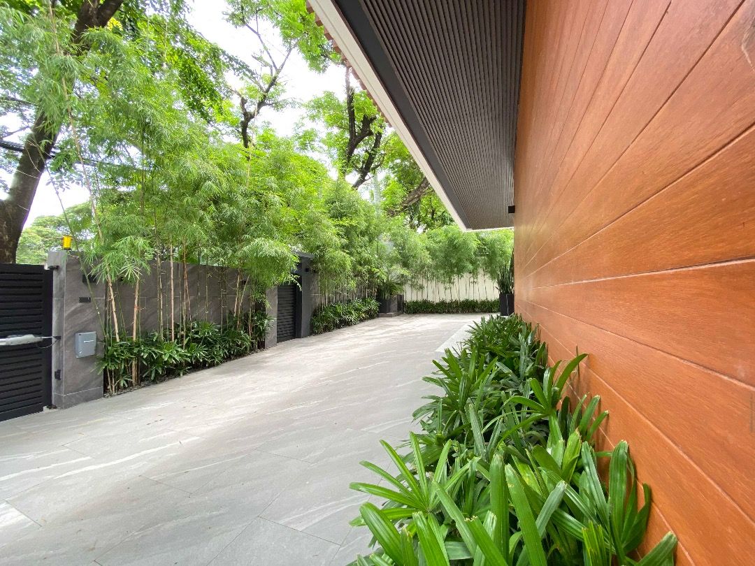 Ayala Alabang Village: Brand new 3-story house with an elevator and a ...