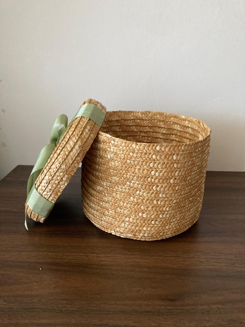 Basket woven bakul mengkuang, Furniture & Home Living, Home Improvement ...