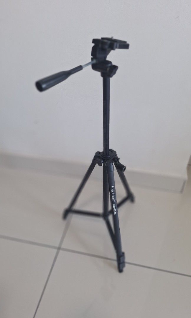 light weight Travel tripod, Photography, Photography Accessories, Tripods & Monopods on Carousell
