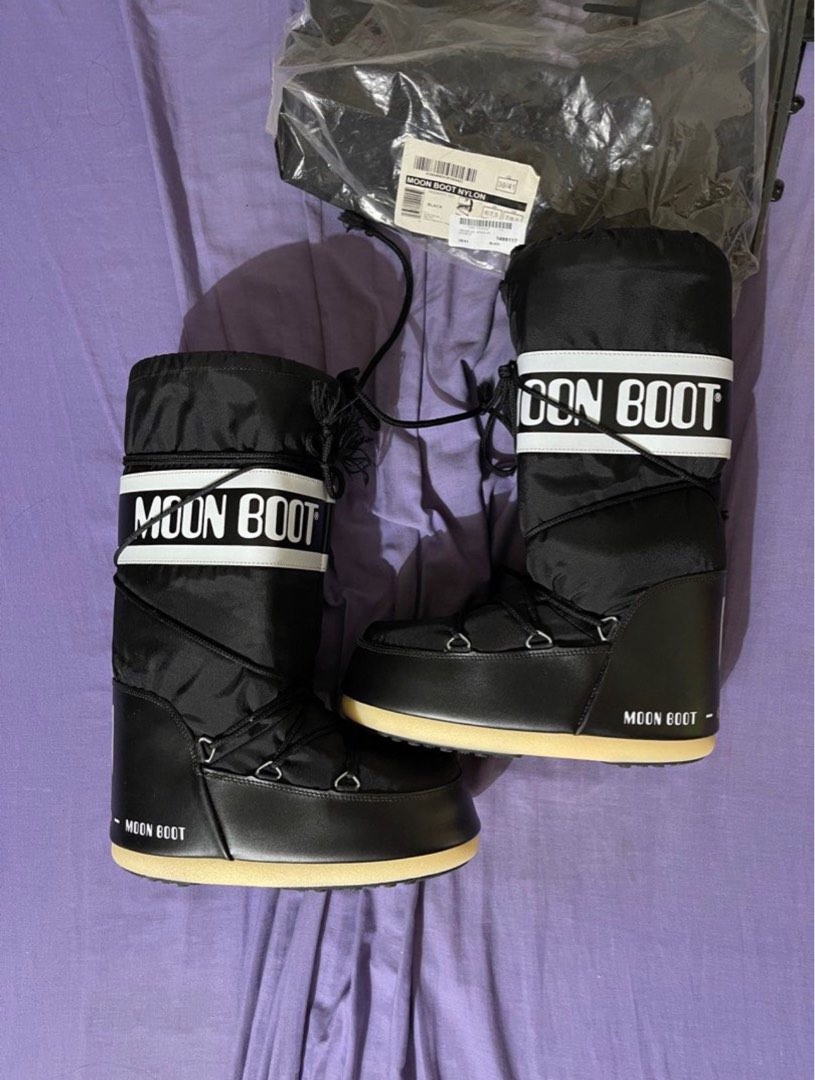 Moon Boot the ORIGINAL, Women's Fashion, Footwear, Boots on Carousell