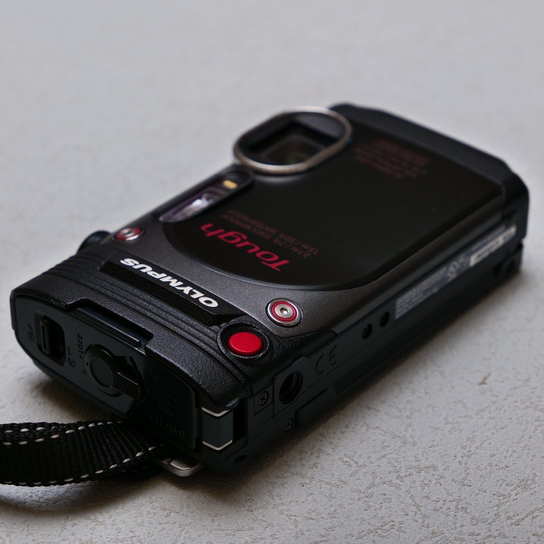 Olympus TG-870 Underwater Camera - Mint Full box - Flip Screen, Photography, Cameras on Carousell