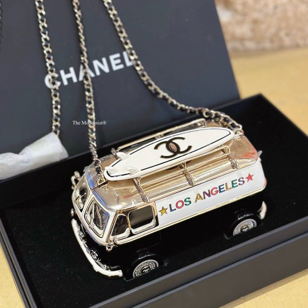 Pre-owned Chanel 24C Los Angeles Hollywood Mini Bus Van Minaudiere ...
