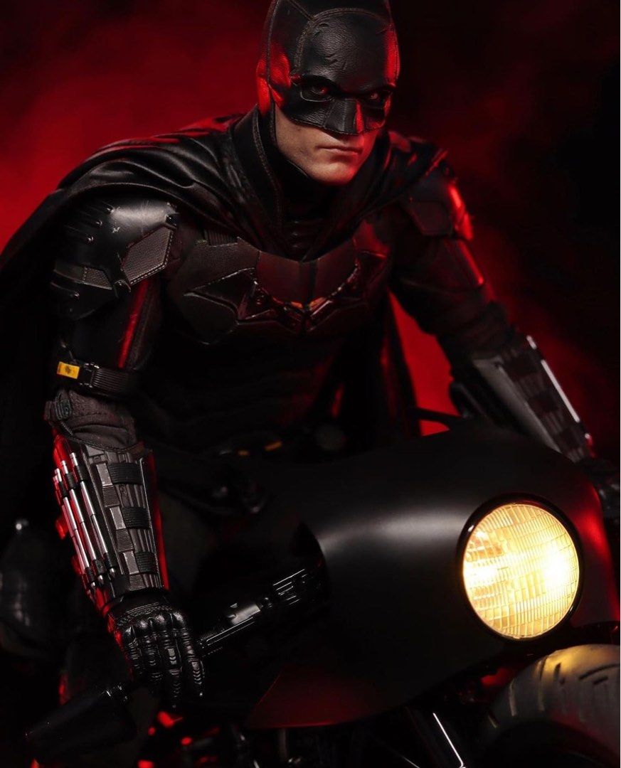 The Batman & The Bat Signal with The Batcycle 1/6 Hot Toys, Hobbies ...
