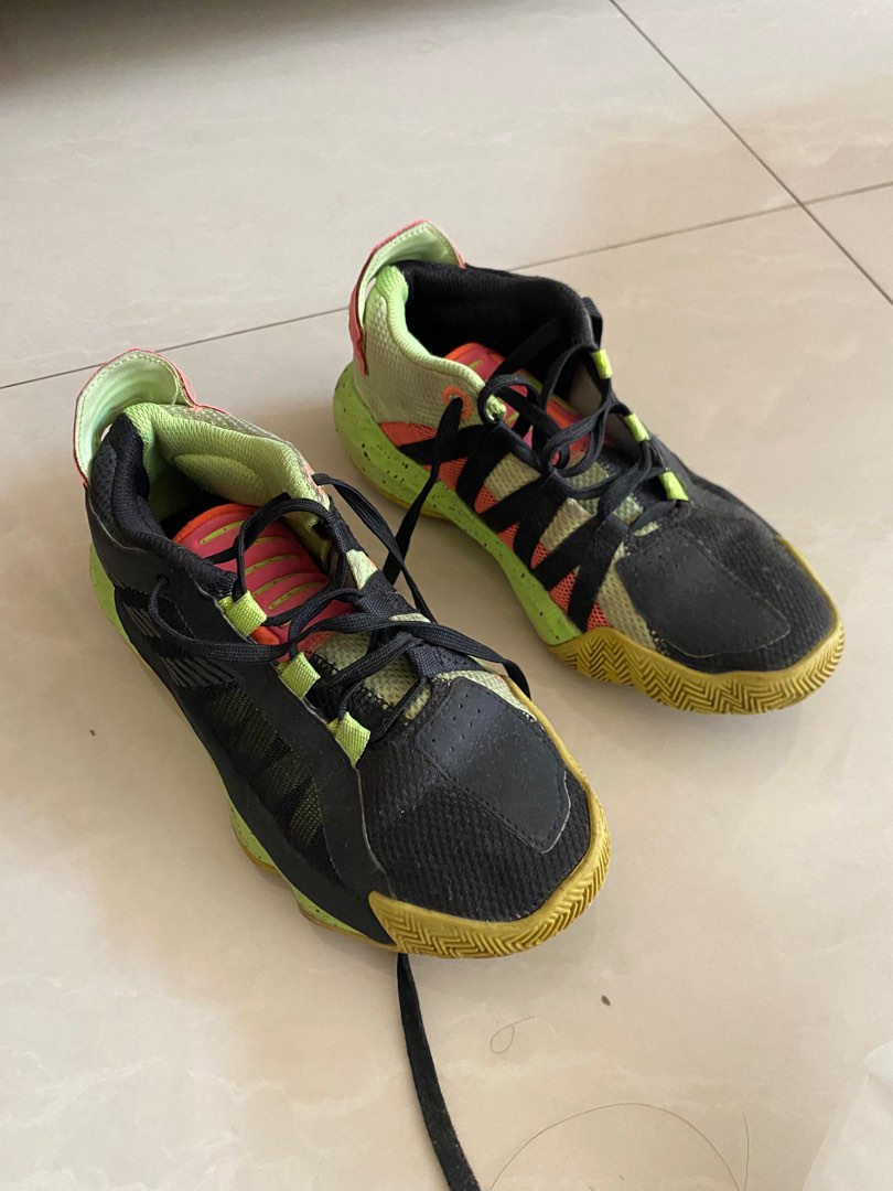 Adidas Dame basket shoes ukuran 35,5, Fesyen Pria, Sepatu , Sepatu ...