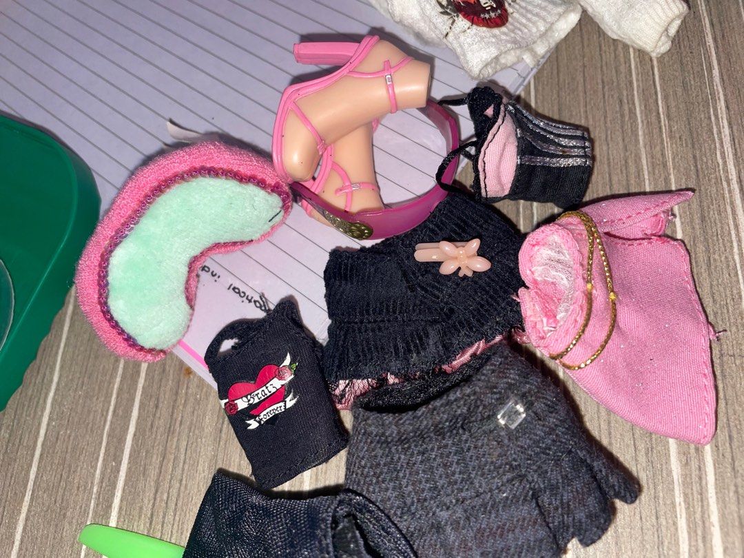 BRATZ CLOTHES SET!!, Hobbies & Toys, Toys & Games on Carousell