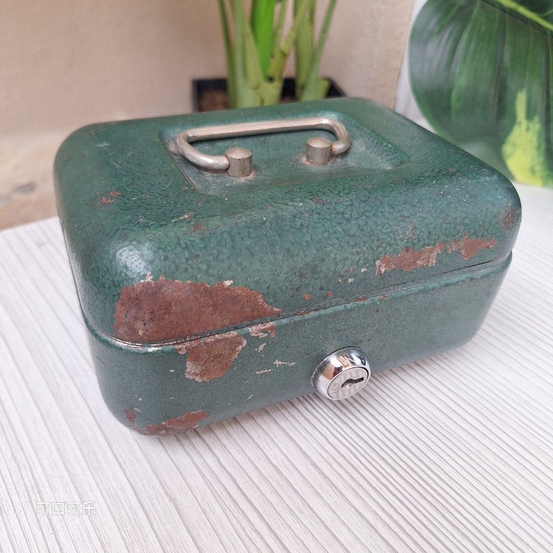 Kotak besi, Hobbies & Toys, Collectibles & Memorabilia, Vintage ...