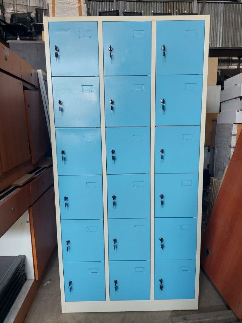 Lemari Locker besi pintu 18, Barang Yang Dicari di Carousell