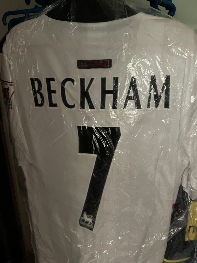 Manchester United Beckham score draw, Men's Fashion, Activewear on ...