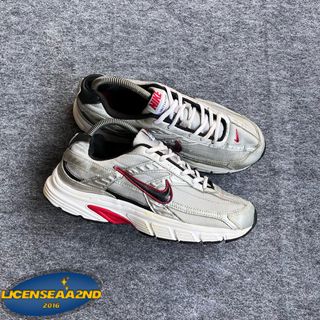 NIKE INITIATOR, Fesyen Pria, Sepatu , Sneakers di Carousell
