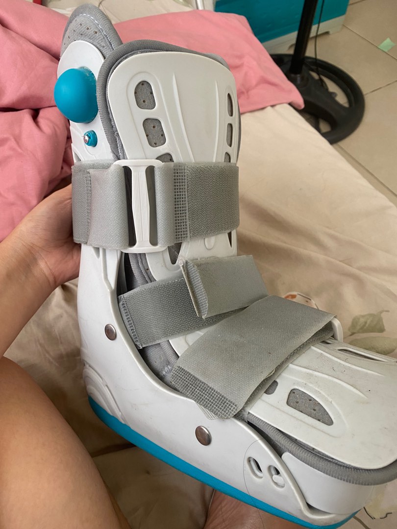 RIGHT FOOT ORTHOPEDIC MEDICAL BOOT, Health & Nutrition, Braces, Support ...