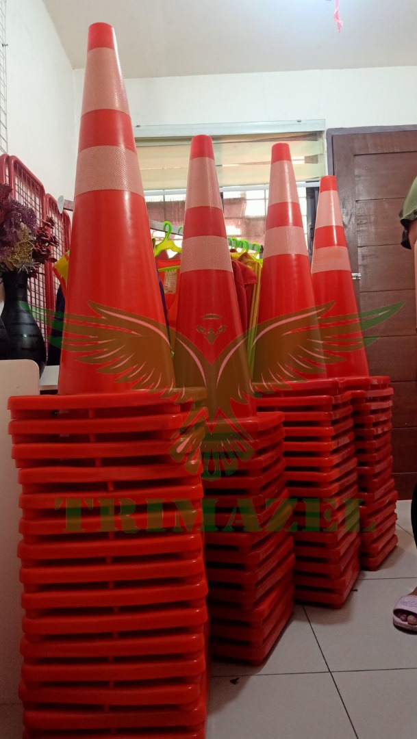 TRAFFIC CONE FULL ORANGE BODY, Commercial & Industrial, Construction ...