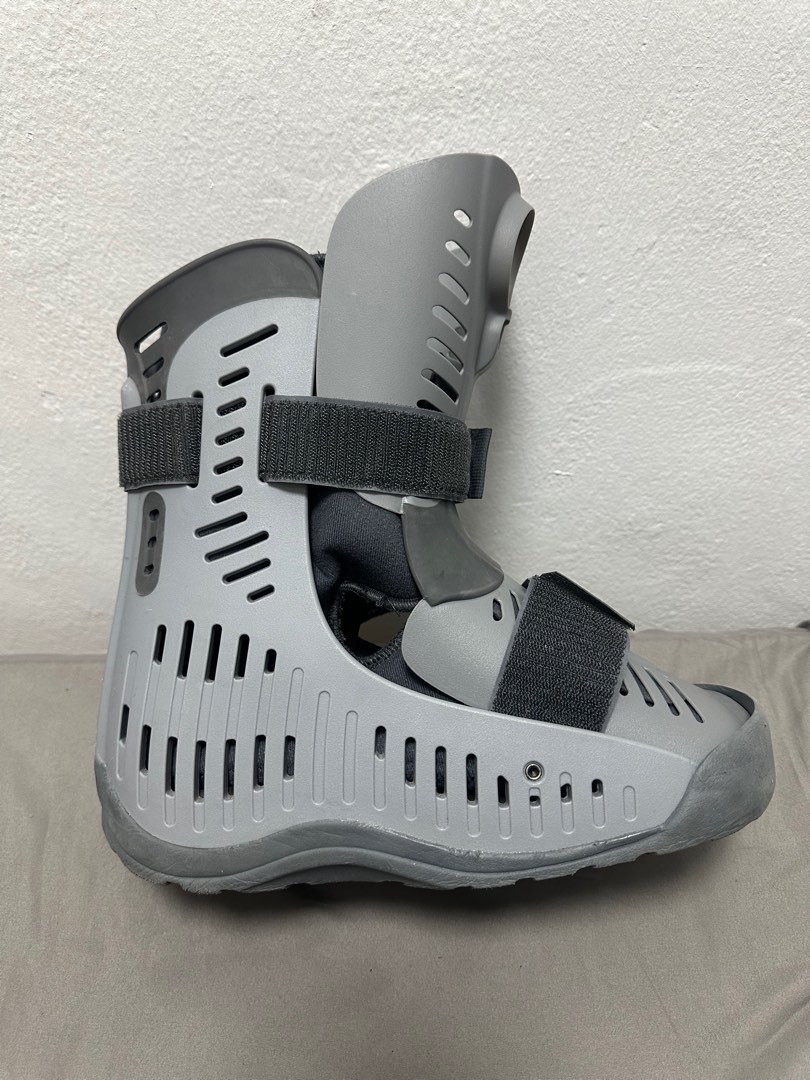 AIR WALKER TOPLOW (L) hospital boots (short), Men's Fashion, Footwear ...