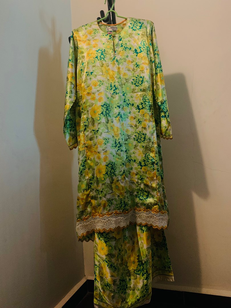 Baju krung pesak sulam mas, Women's Fashion, Muslimah Fashion, Baju ...