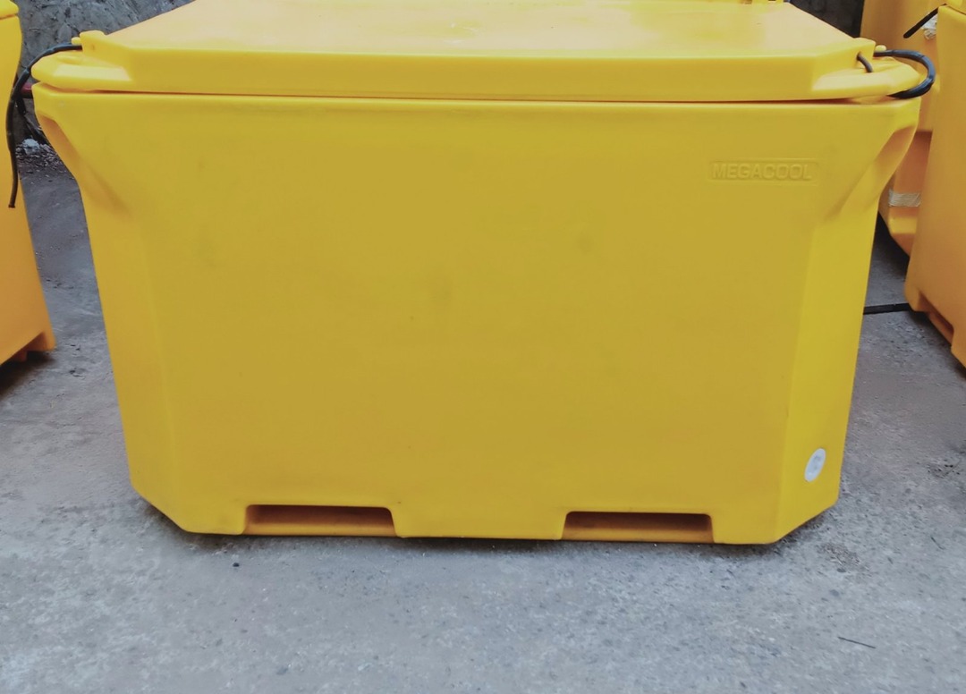 COOLER BOX 1000 LITERS, Furniture & Home Living, Home Improvement ...
