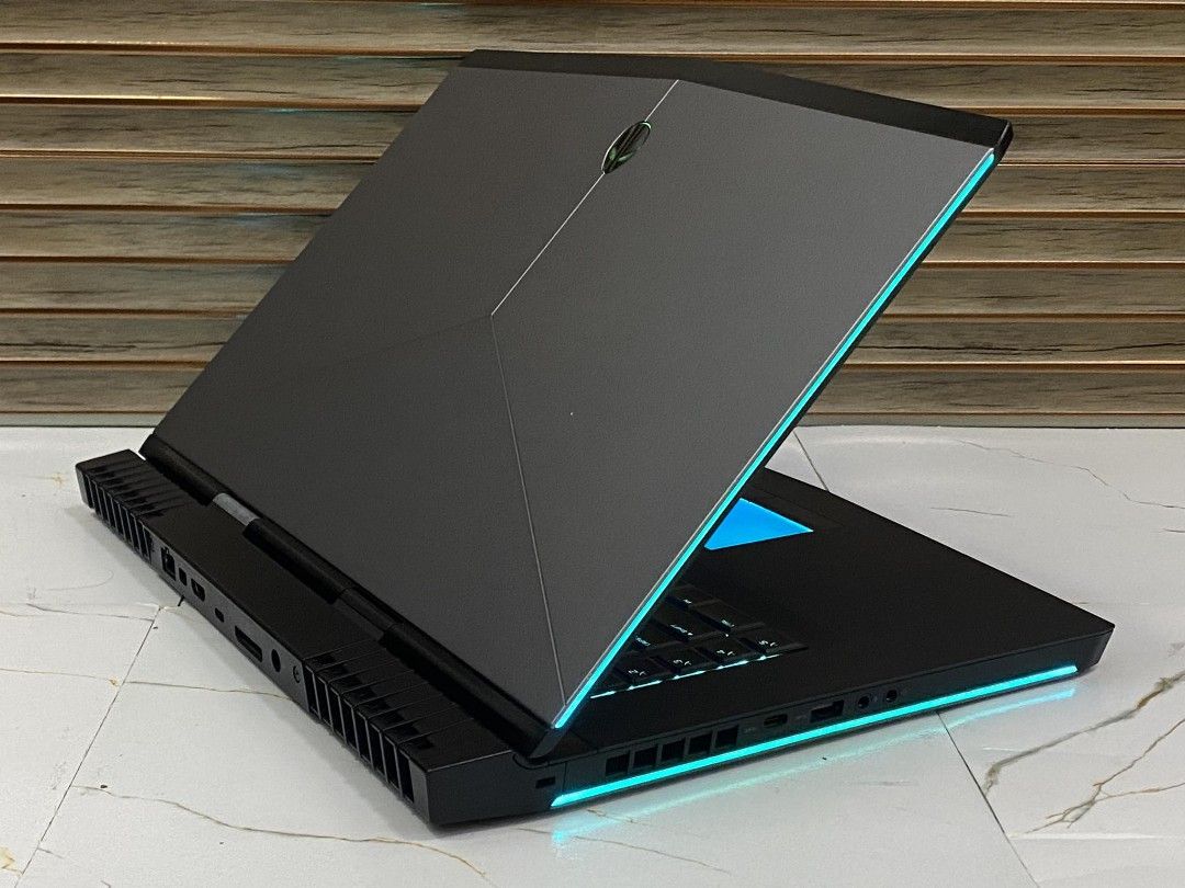 DELL ALIENWARE 15 R3 i7-7th Gen 16GB RAM 256GB NvMe SSD 1TB HDD GTX ...