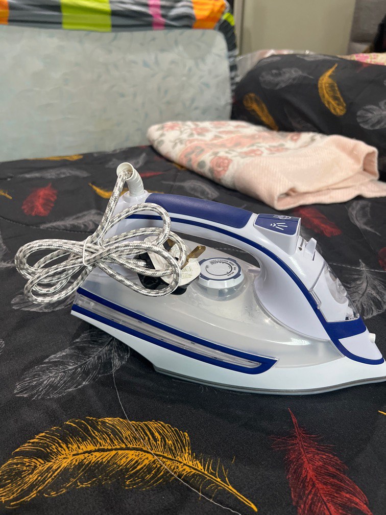 Dessini Steam iron, Furniture & Home Living, Cleaning & Homecare ...