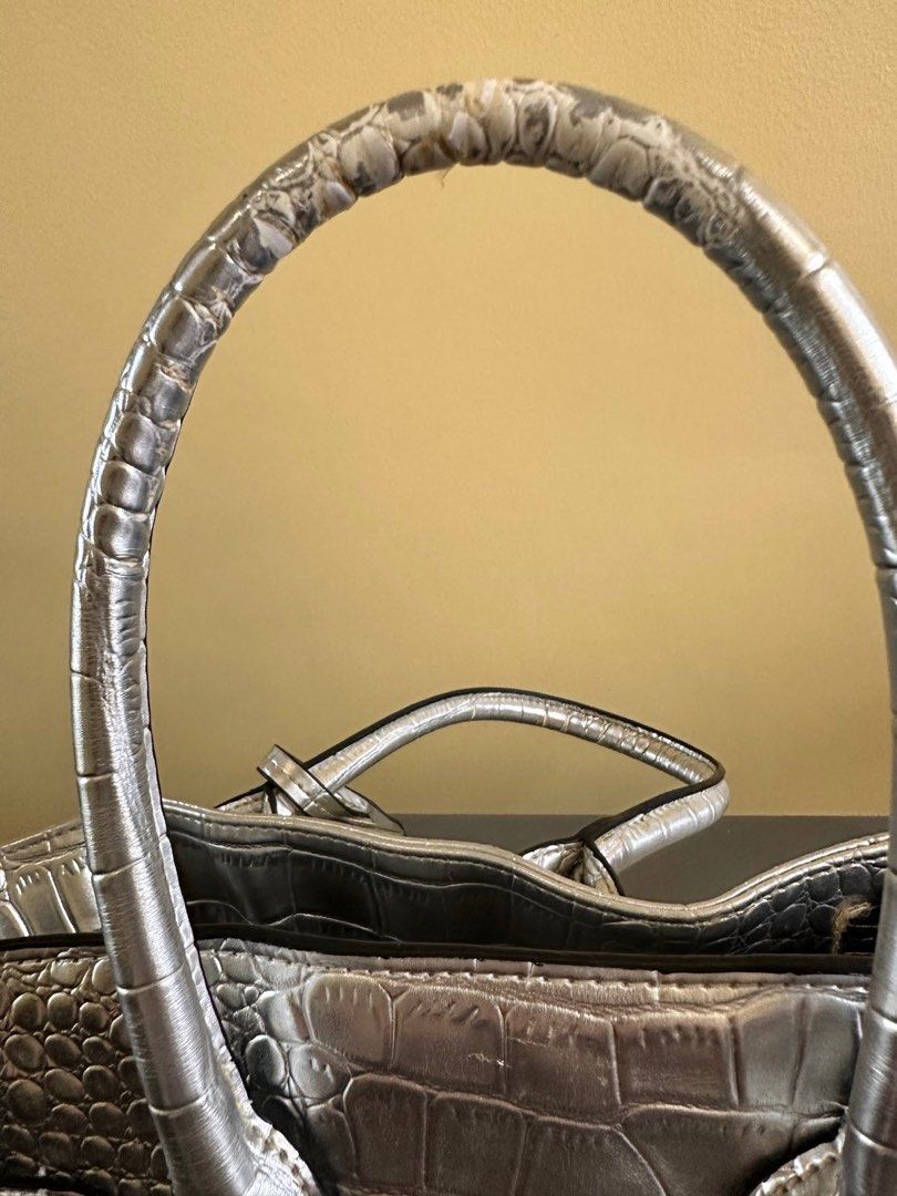De-Vesi Bag, bought in the US, 30cm Size, Excellent Condition, 2k only ...