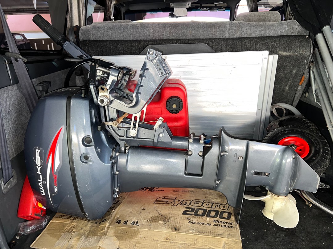 Enjin Bot 15HP 2 Stroke, Sports Equipment, Fishing on Carousell