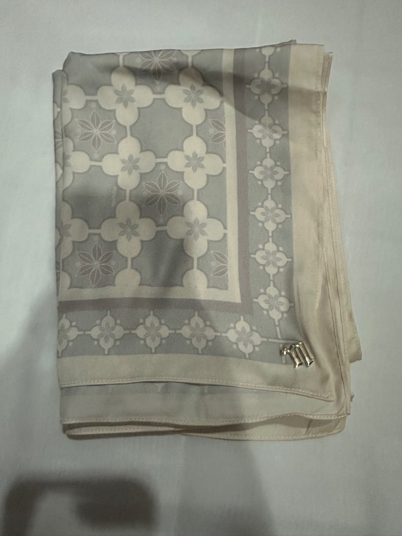 Original Shawl Neelofa, Women's Fashion, Muslimah Fashion, Hijabs on ...