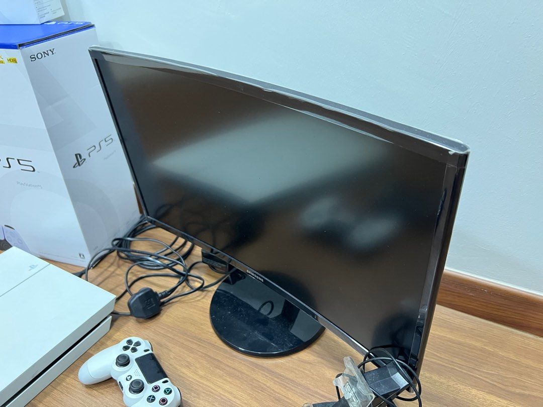 Samsung 24” UHD Curved 4K Gaming Monitor / Razer Hammerhead Hyperspeed ...