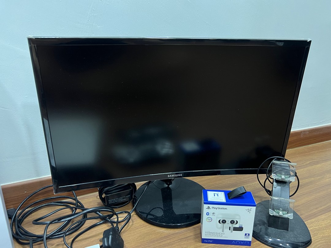 Samsung 24” UHD Curved 4K Gaming Monitor / Razer Hammerhead Hyperspeed ...
