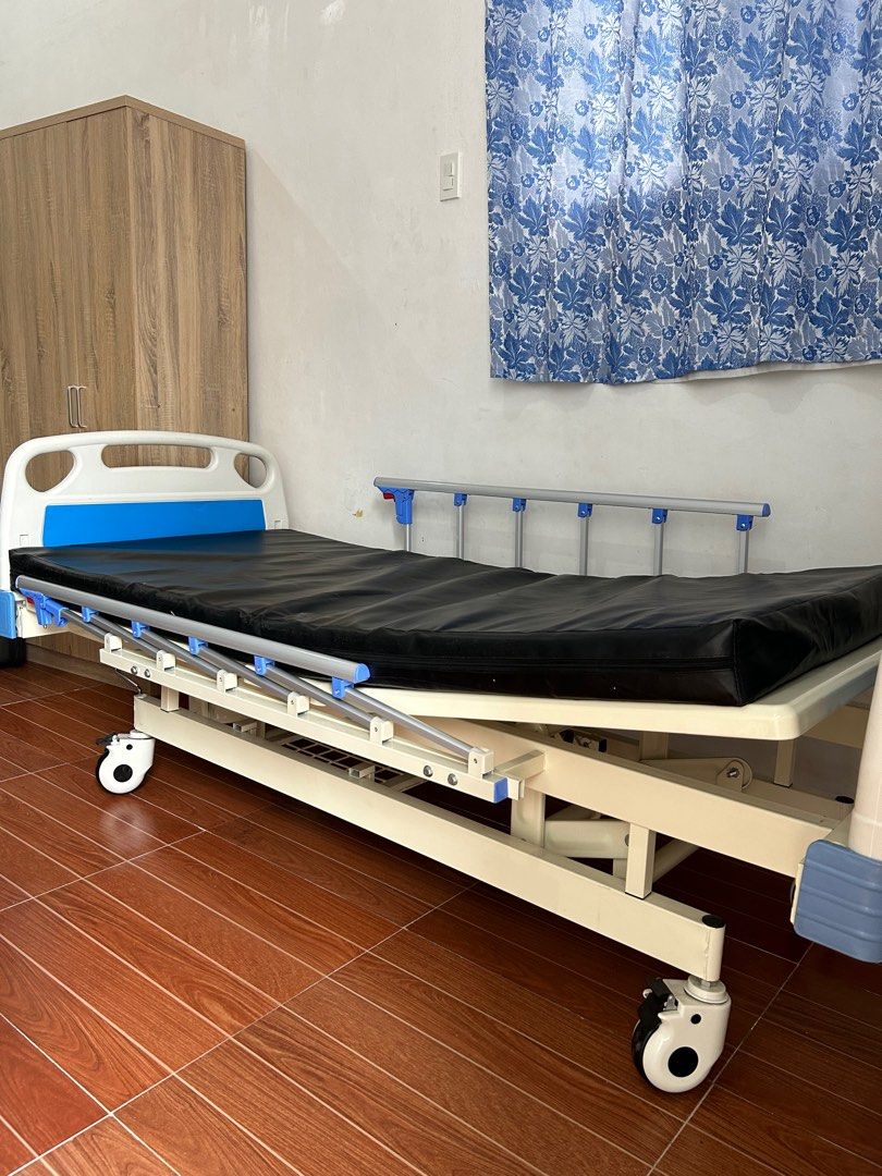 Slightly used Hospital Bed, Health & Nutrition, Medical Supplies ...