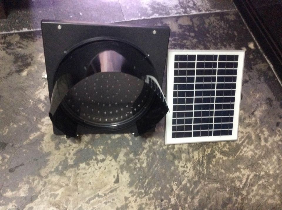 Solar LED Amber Traffic Signal Light 12V 300mm, Commercial & Industrial ...