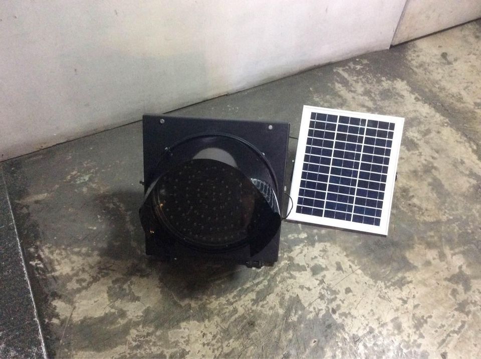 Solar LED Amber Traffic Signal Light 12V 300mm, Commercial & Industrial ...