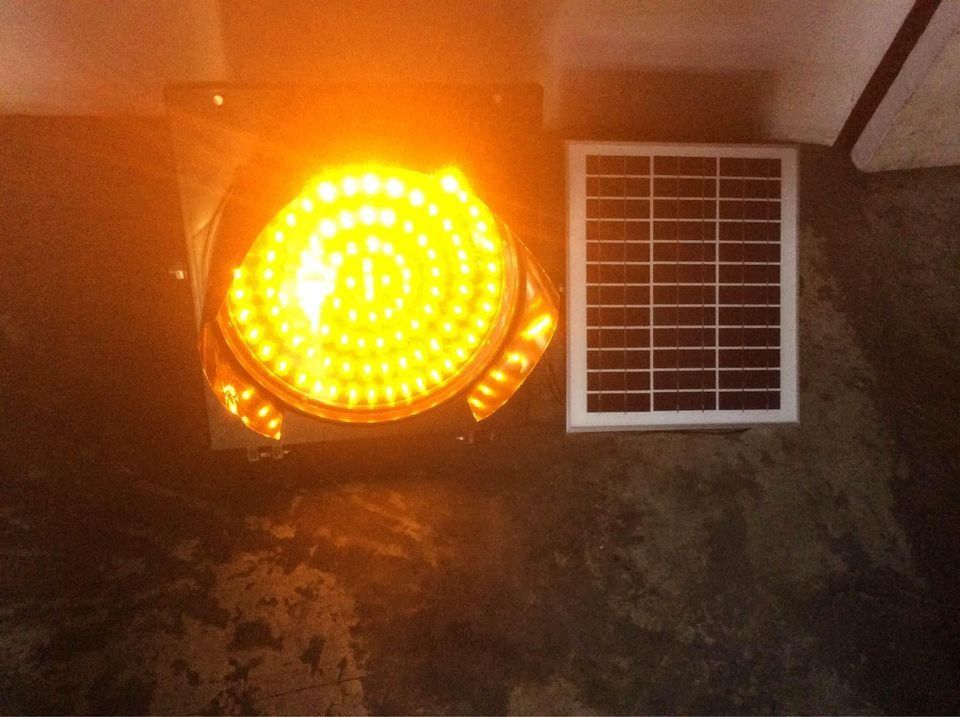 Solar LED Amber Traffic Signal Light 12V 300mm, Commercial & Industrial ...