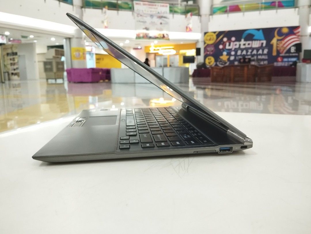 Toshiba Portege Z930 13 inches 900 grams weight i7-8gb Ram-256gb SSD Ai ...