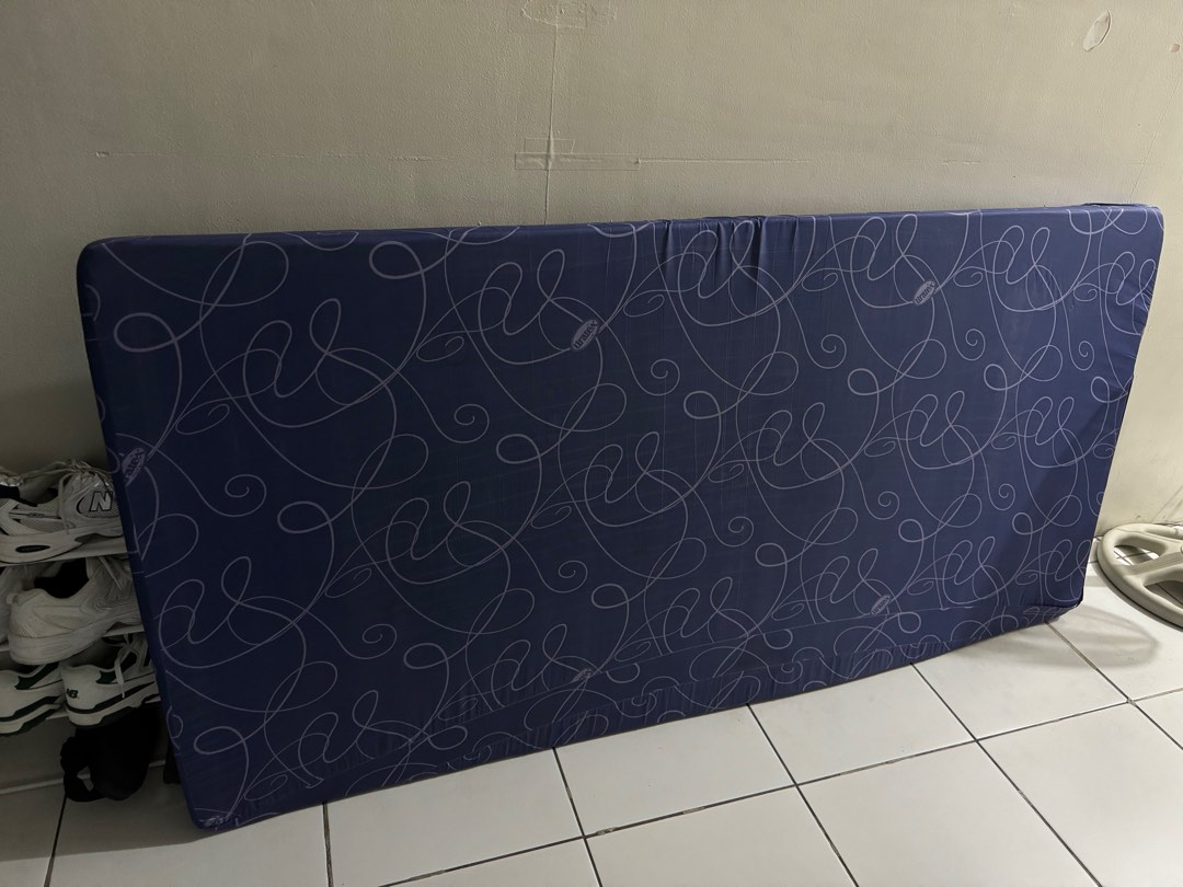 Uratex Foam 3inch Single 8 months old, Furniture & Home Living, Bedding ...