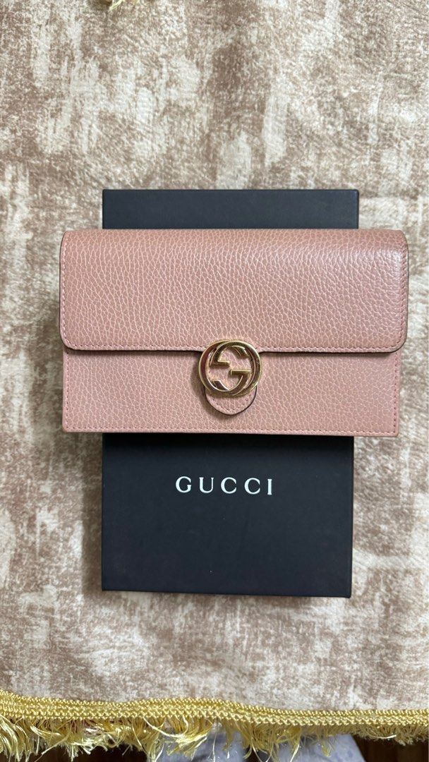 GUCCI Interlock WOC Wallet on Chain in Pink leather with gold hardware ...
