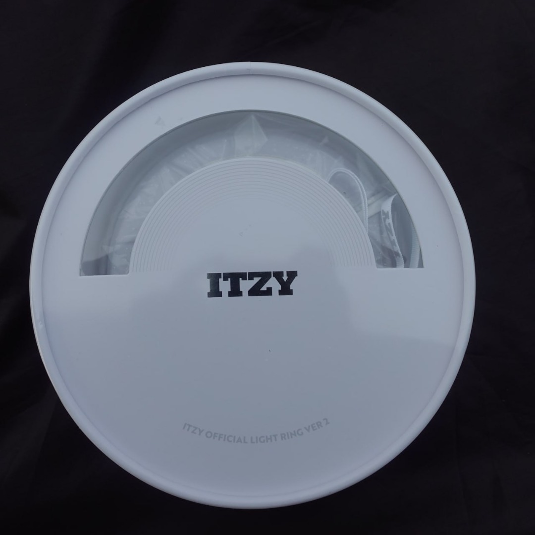 ITZY OFFICIAL LIGHT RING (LIGHT STICK) VER 2 (READY STOCK: SEALED ...