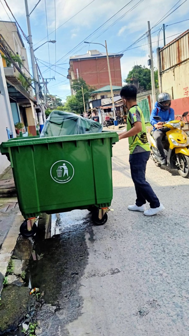 MOBILE TRASH BIN, Furniture & Home Living, Cleaning & Homecare Supplies ...