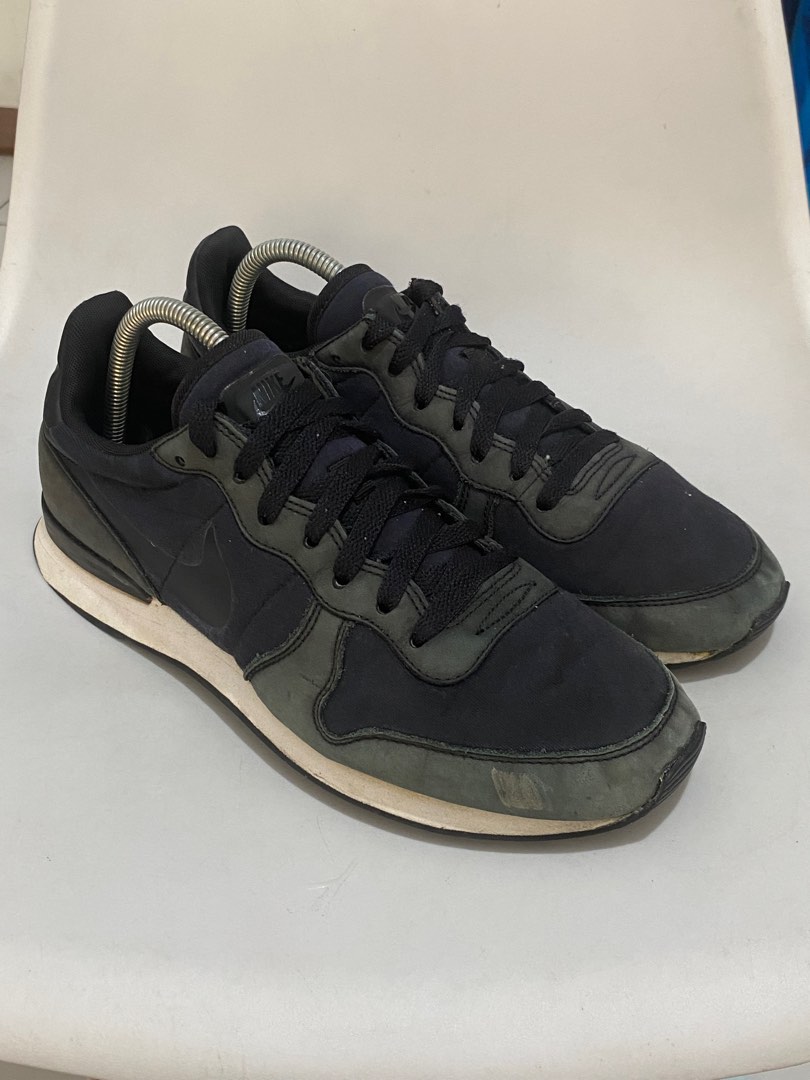NIKE SIZE 42, Fesyen Pria, Sepatu , Sneakers di Carousell