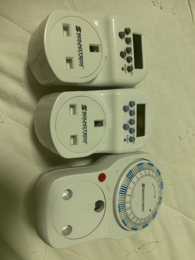 SOUNDTECH 24hrs digital & analog timer 3x, Computers & Tech, Parts ...