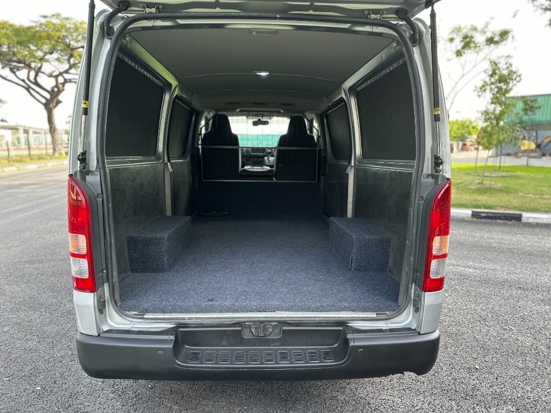 Toyota Hiace 3.0A Rear Aircon 5 Door Auto, Cars, Commercial Vehicles ...