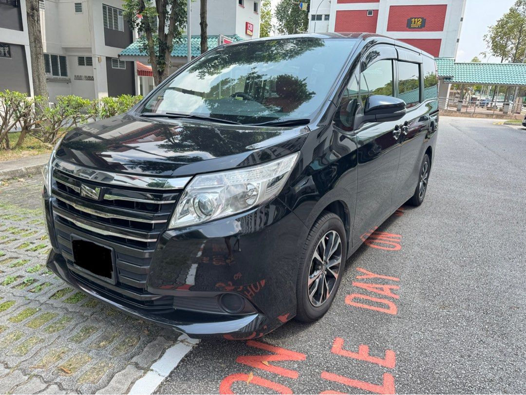 Toyota noah 2.0A 7 seater grab premium PHV ready for grab gojek tada ...