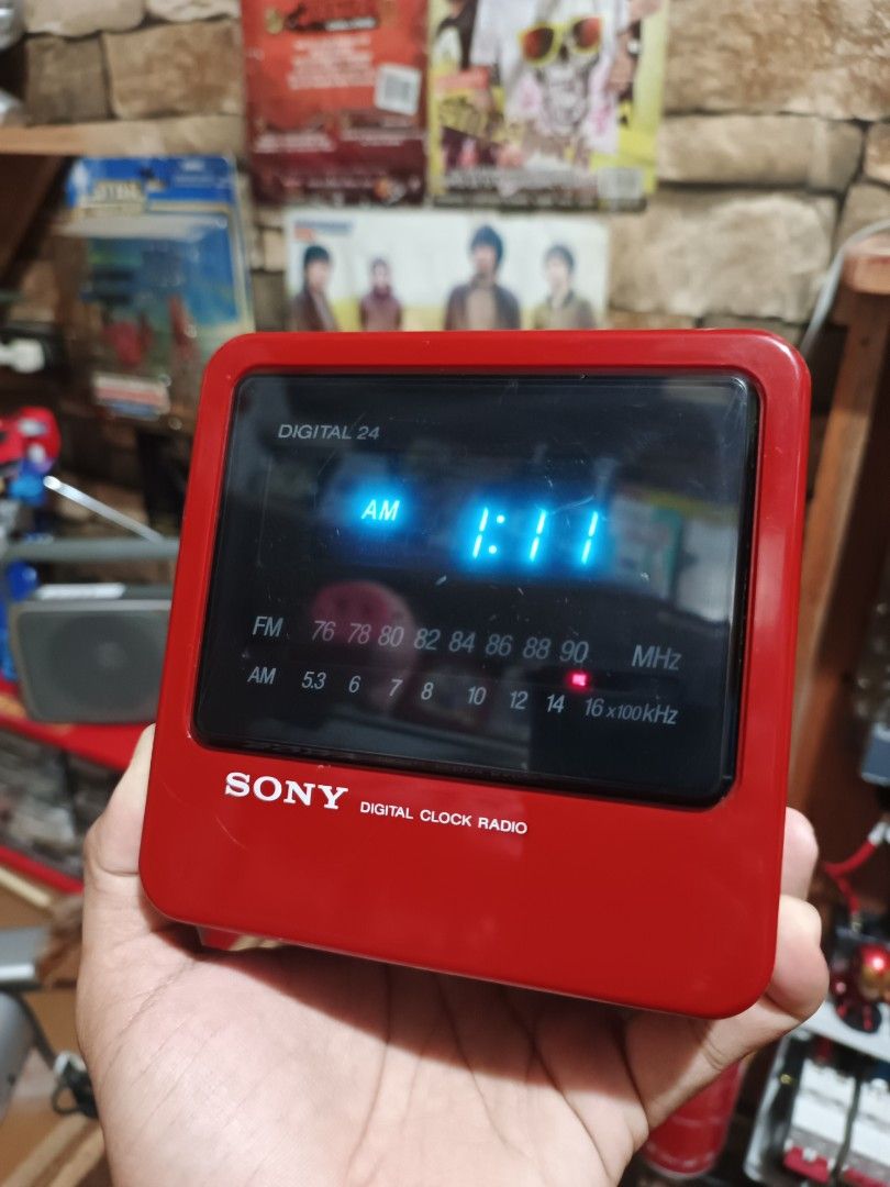 Vintage 1980's SONY ICF-C12 Cube Dream Machine AM/FM Alarm Digital ...