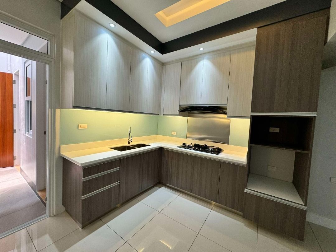 185 sqm - 3BR Brand New TOWNHOUSE near Mapayapa Village Pasong Tamo ...